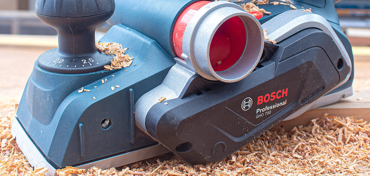 Plaina Bosch GHO 700: Vale a Pena? Review Completo! - Empoeirados